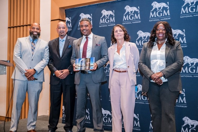 Metro Laundry Svc Awarded Minority Supplier of the Year | Laundry Ledger